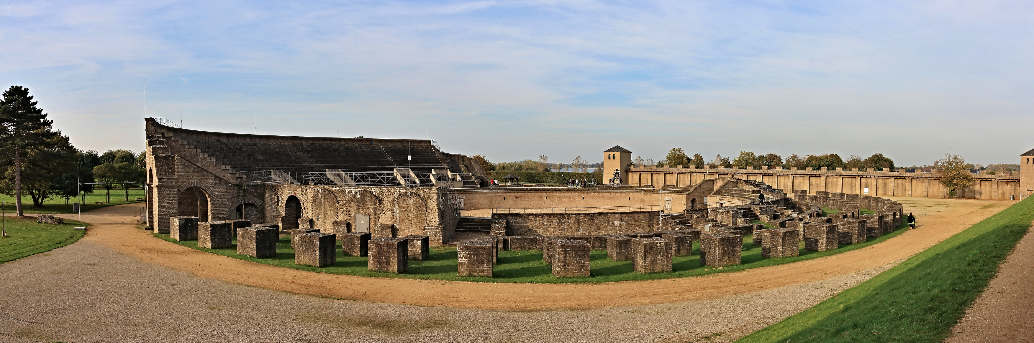Grabungen und Schiffbau hautnah im Archäologischen Park Xanten (APX) am ...